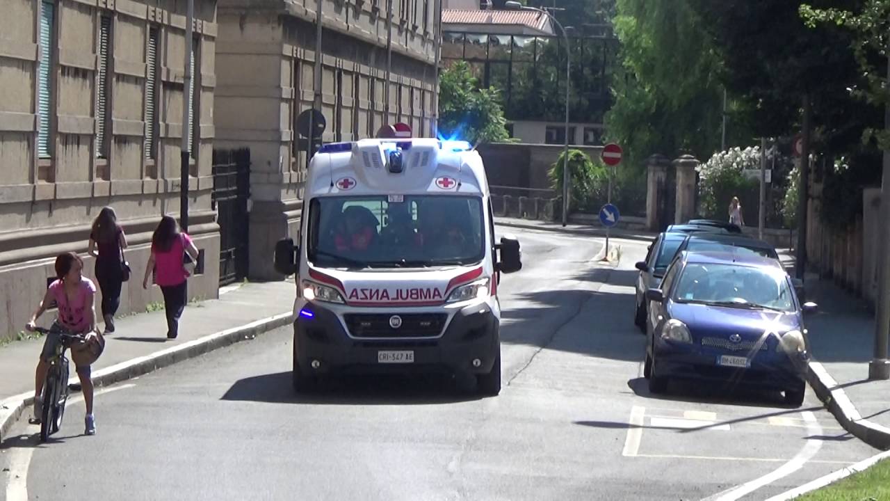 |NEW| Ambulanza CRI Legnano in emergenza - Italian Red Cross Ambulanze ...
