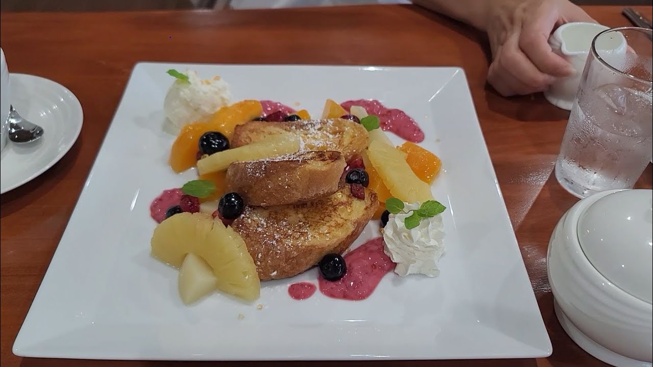 Uma cafeteria chique em frente do lago de Suwa - YouTube