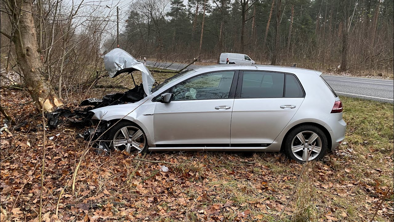 VW Golf 7 Crash - YouTube