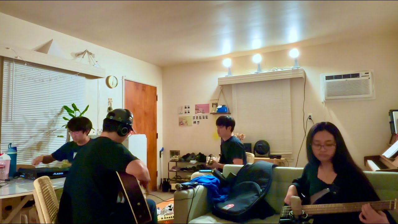 Beaches by Beabadoobee band live - YouTube