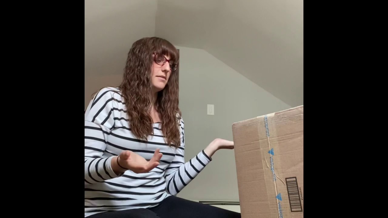 Making a Cardboard Box Easel - YouTube