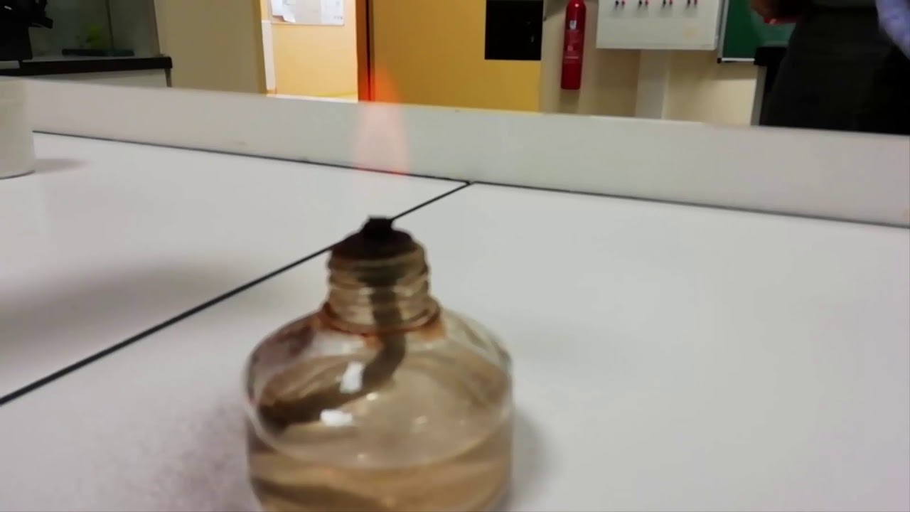 Combustion de la poudre de zinc - YouTube