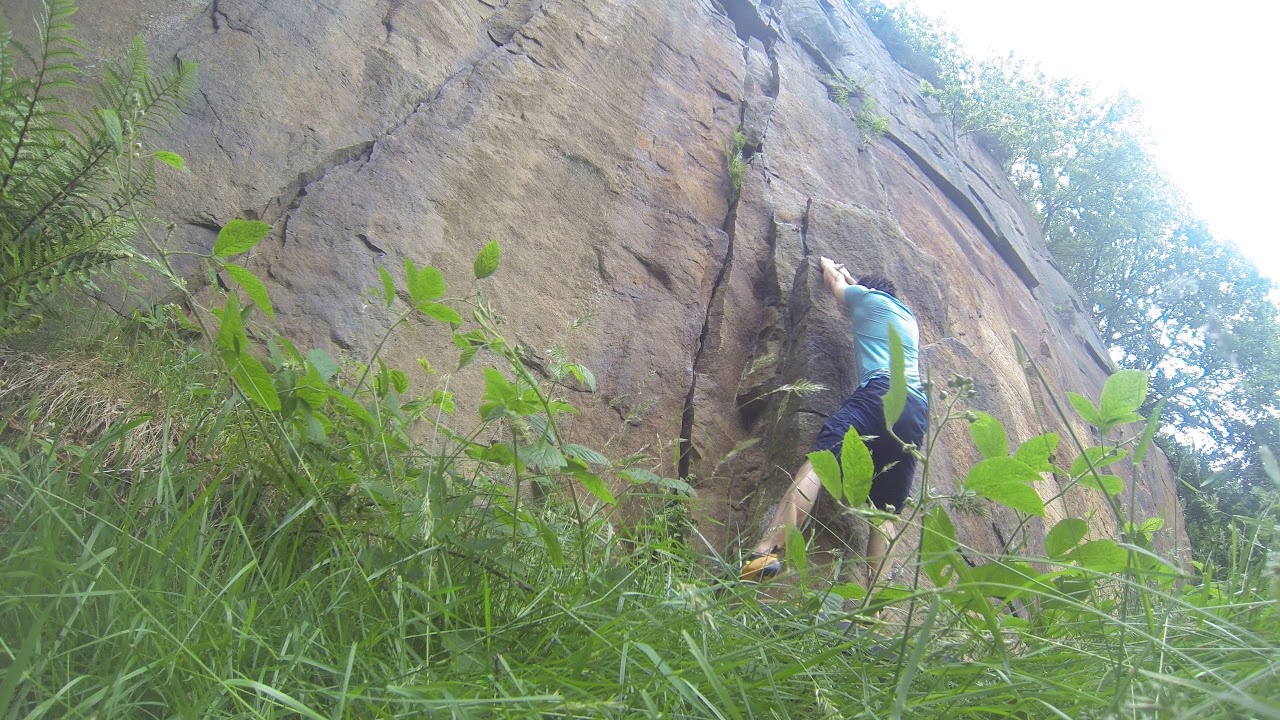[01] Anglezarke Quarry - Arete Sitstart - 4a - YouTube