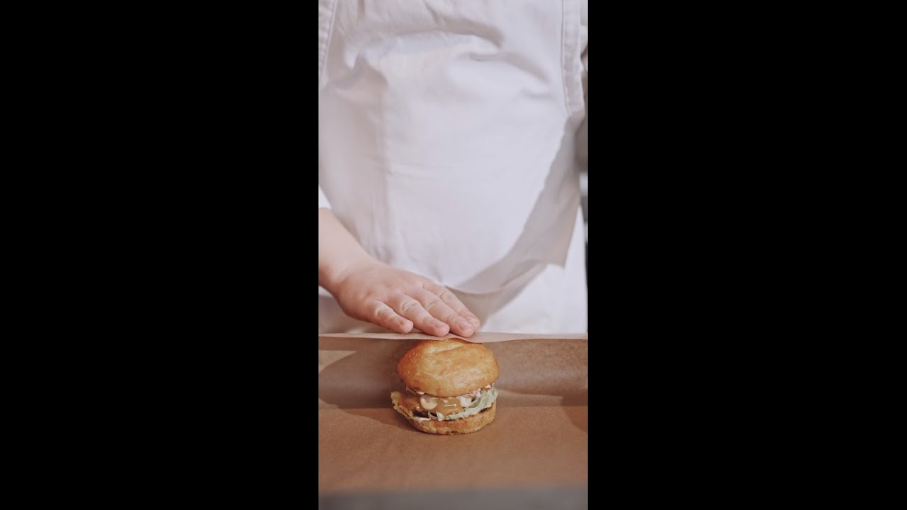 How To Wrap Burger In Paper - YouTube