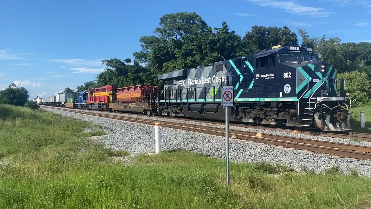 FEC TRAIN 105 @ 4:26pm pedestrian gate runner 10-2-24 - YouTube