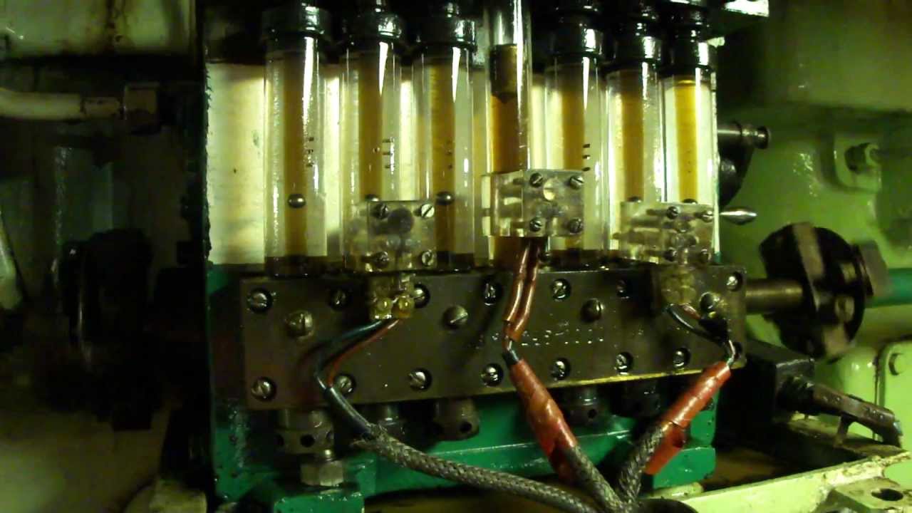 Praca lubrykatorów silnika okrętowego 6S50MC-C - "MAN - B&W" - YouTube