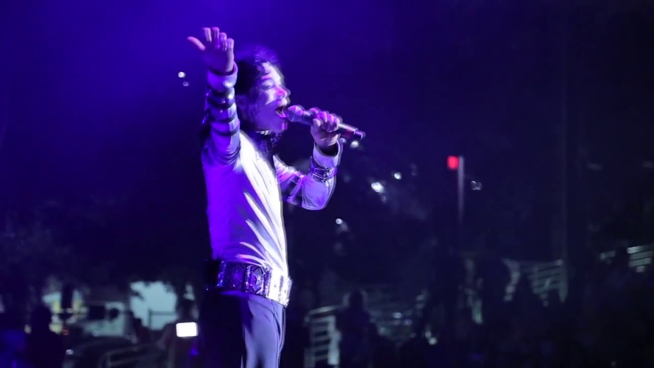 Michael Jackson Live Performed by William Hall - YouTube