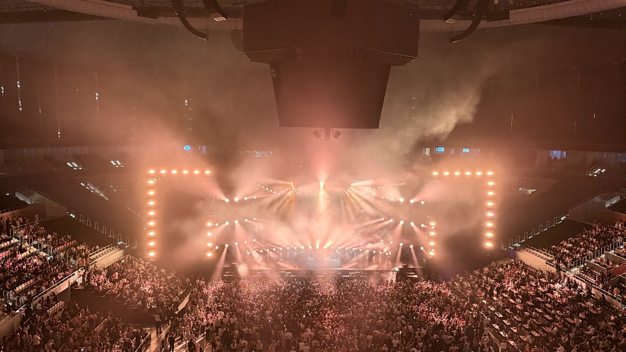 Ed Sheeran - Shape Of You ( LIVE IN QATAR ) 4k - YouTube