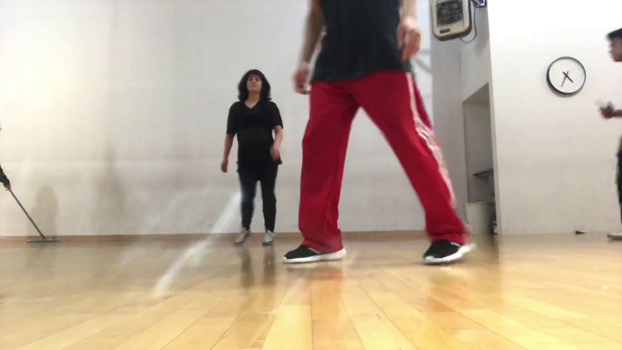 House dancing - YouTube