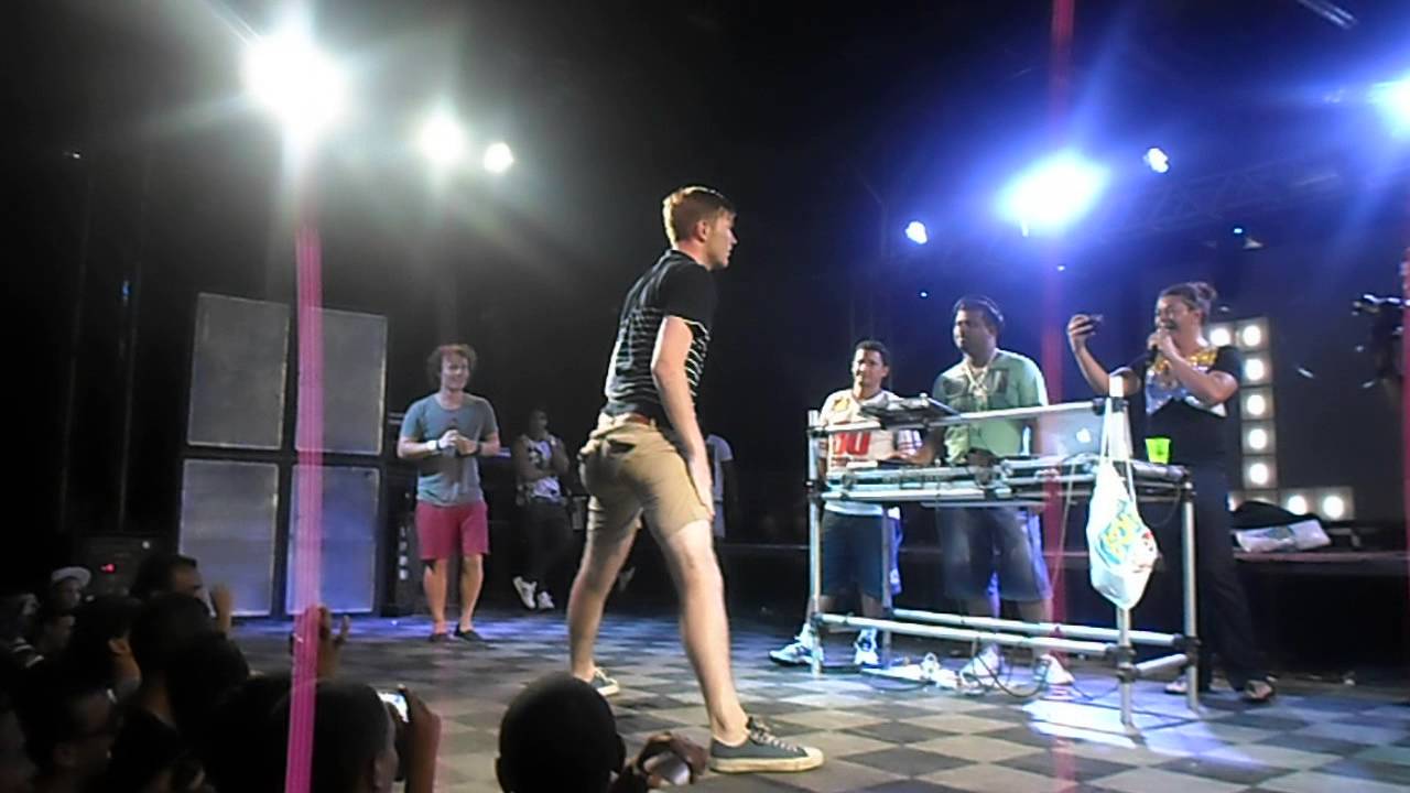 Favela Party Dance Off - YouTube