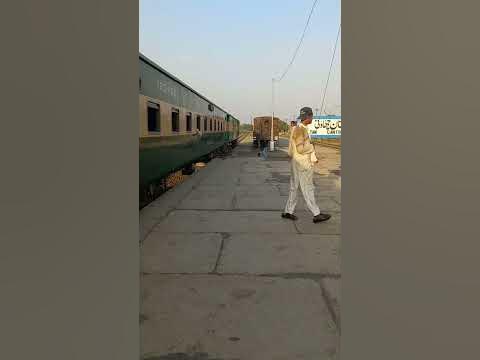 The Oldest train Khyber Mail 2dn arriving Multan Cantt Railway station - YouTube