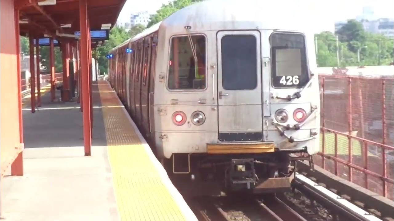 MTA Staten Island Railway: St. George Bound St. Louis R44 Express Train @ Stapelton - YouTube