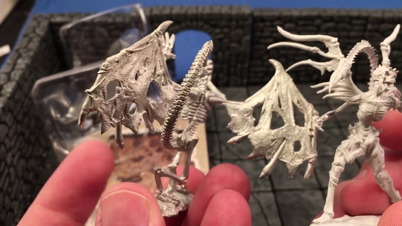 Miniature Monday Bone Devil Unboxing Wizkids Unpainted - YouTube
