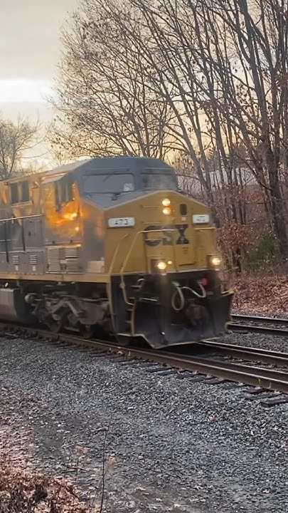 CSX M426 from on top of hill with 473/5485/484 - YouTube
