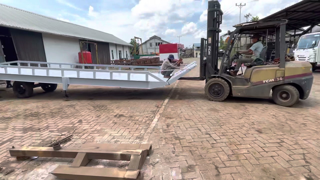 Mobile Container Loading Dock Ramp For Forklift Loading and Unloading ...