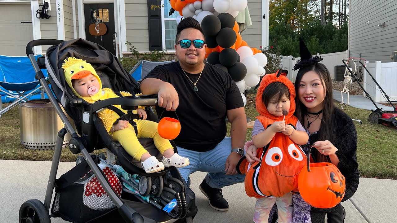 Halloween Trick or Treating Mini Vlog! Finding Nemo and Duck Goes Trick ...