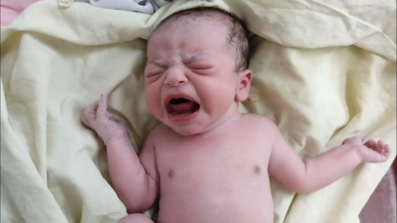 Beautiful newborn baby girl who looks adorable immediately after birth 😍 - YouTube
