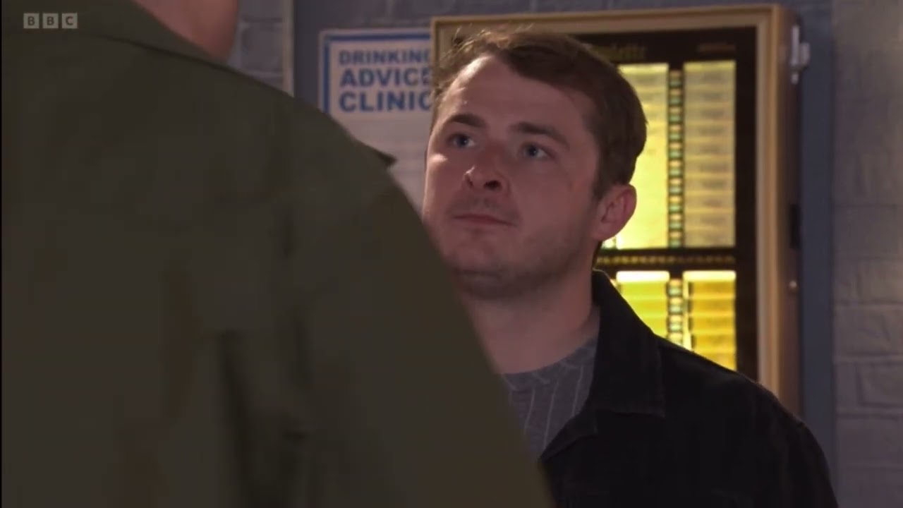 Stuart tells Ben he’s leaving and to look after Callum - YouTube