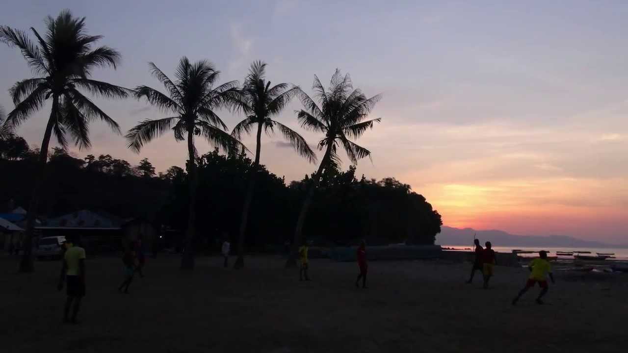 Sunset at Desa Adonara, Pulau Adonara, Flotim, NTT アドナラ島アドナラ村の日没 - YouTube