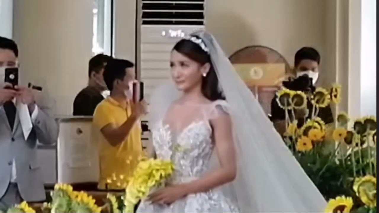 Jona Viray sings on Kris Bernal Wedding - YouTube