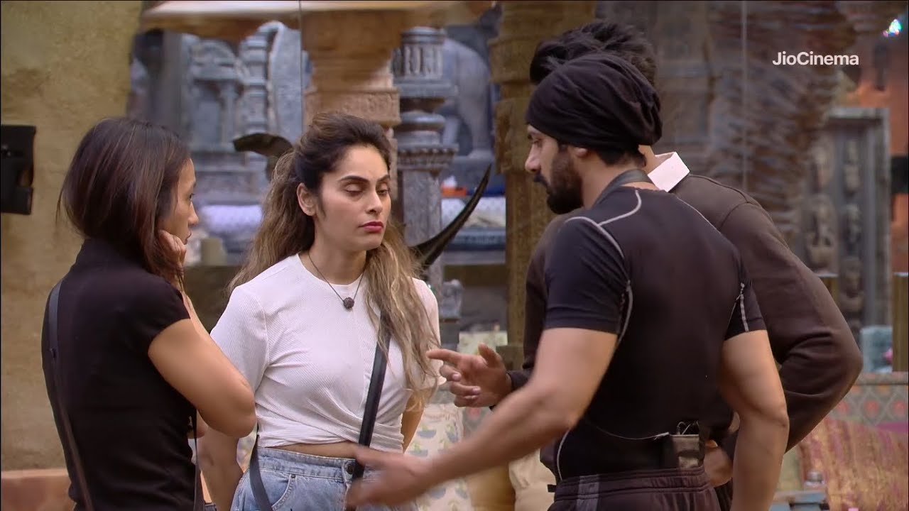 BB18_E74 : Shrutika ne Palti Game ! Vivian hogaye Confuse ! - YouTube