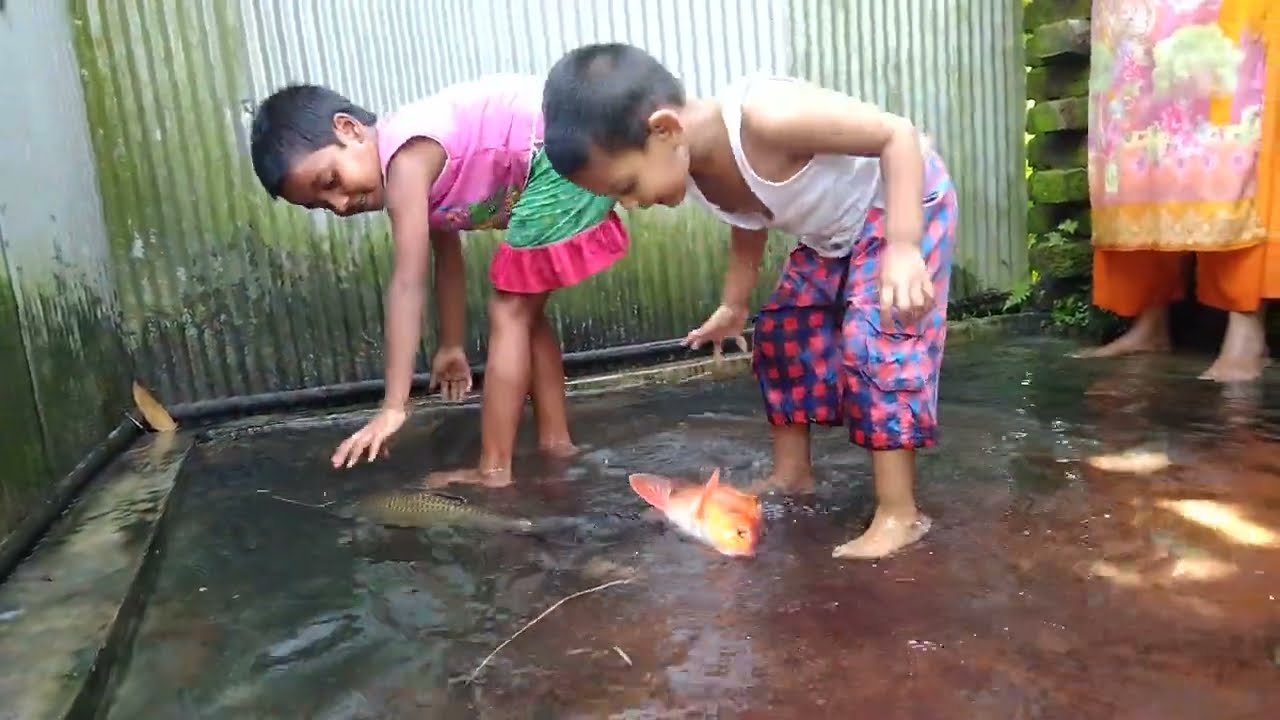 baby catching fish by hand - YouTube