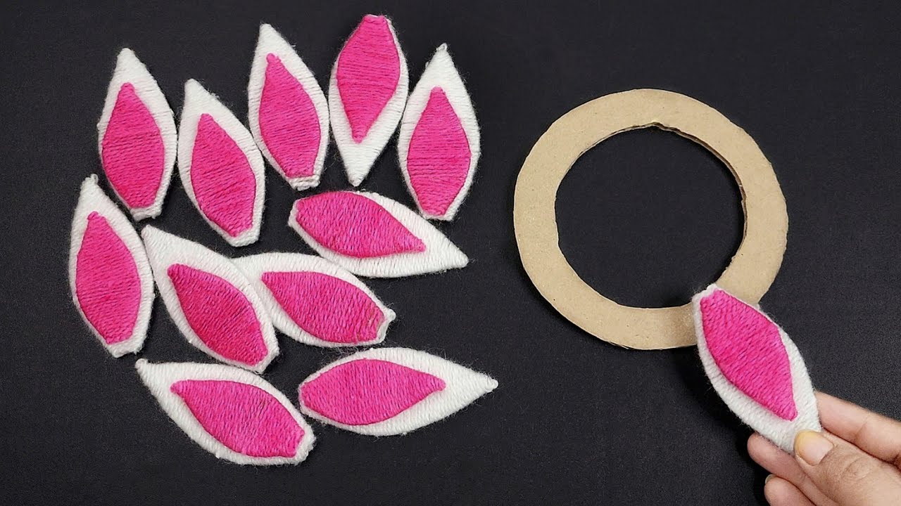 Easy Woolen wall hanging / Wool craft for home decoration / DIY Wall ...