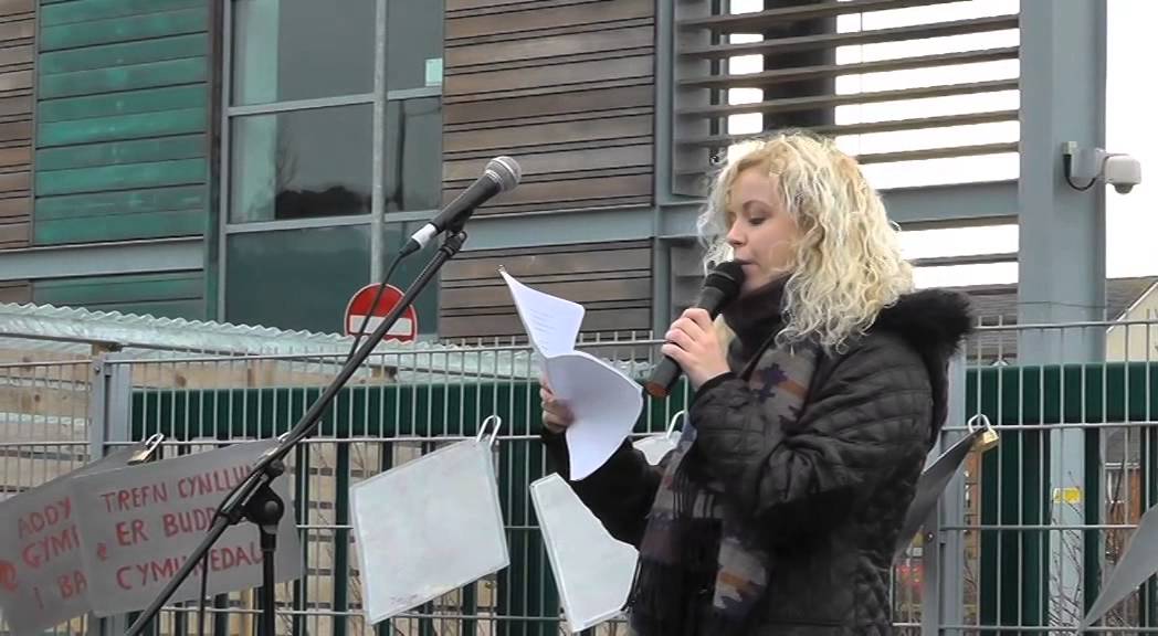 Mared Ifan (Achub Pantycelyn) Rali'r Cloeon, Aberystwyth 14/12/13 - YouTube