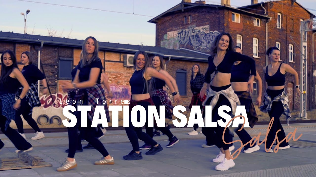 They Started Dancing Salsa at the Station... Everyone Stopped! - YouTube
