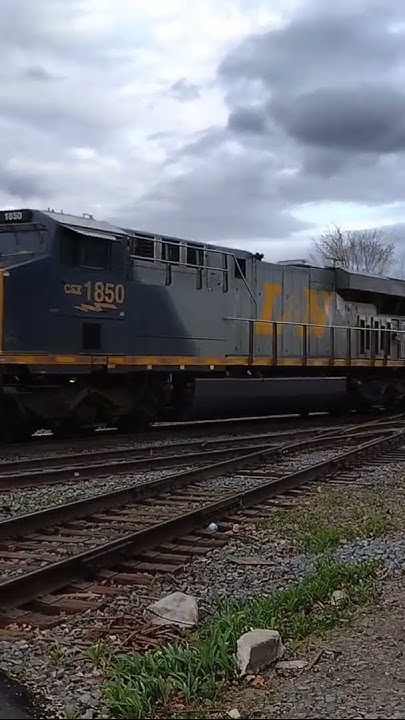 CSX 1850 (L&N Heritage Unit) leading a very late and long I007. - YouTube