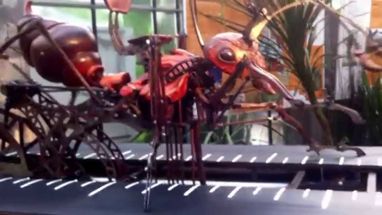Mechanical Ant in "Les Machines de l'Île", Nantes, France - YouTube