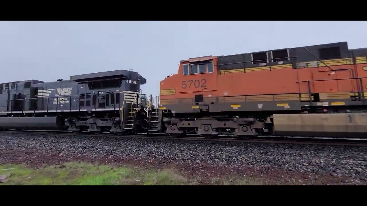 BNSF 4865 South w/Norfolk Southern Unit & Good Crew @ Sacramento CA 12 ...