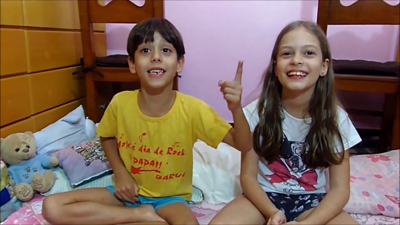 Brincando de Pense Rápido na Noite do Pijama - YouTube