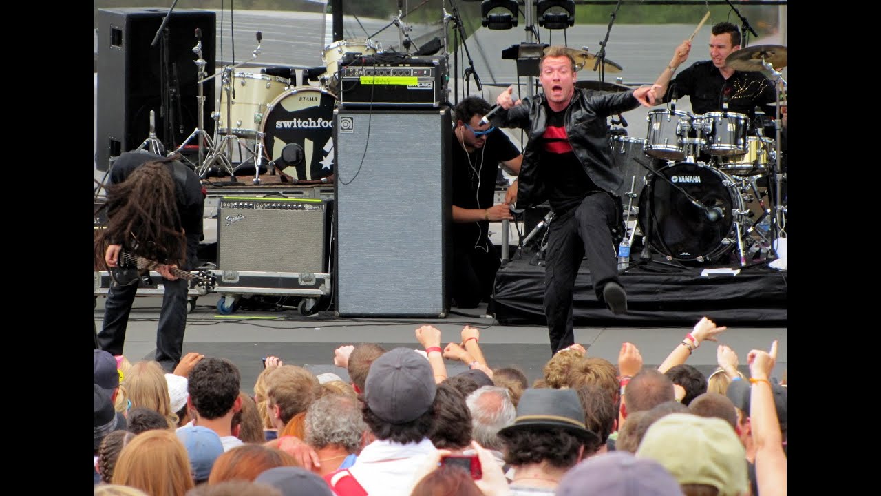 Thousand Foot Krutch - Move [Live] Soulfest 2011 - YouTube