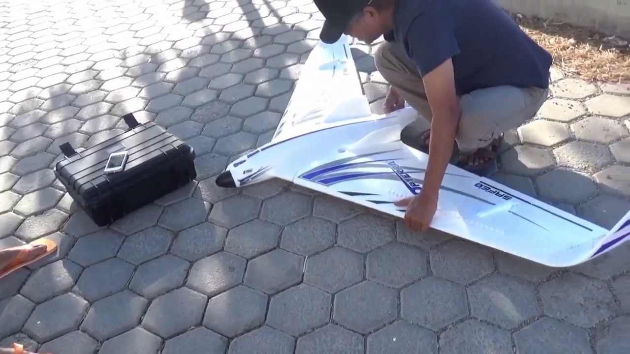 E-Flite Opterra second flight| assembly, how to safe launch and Landing ...