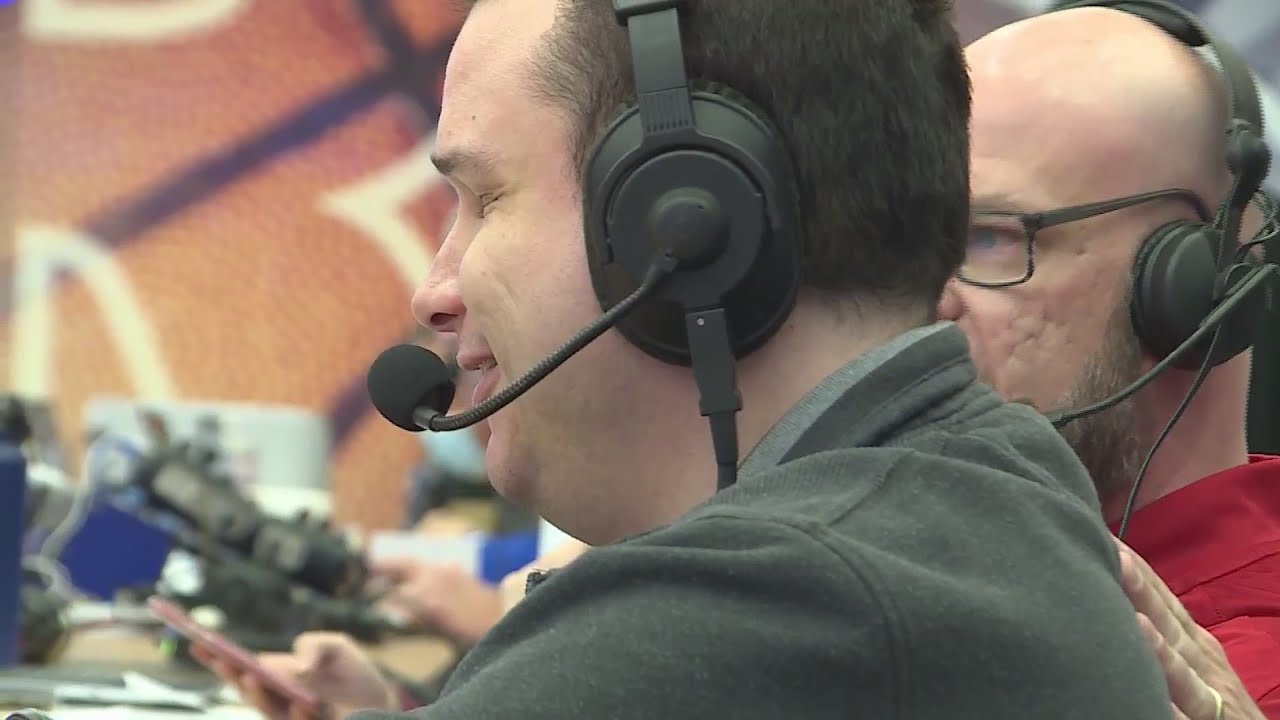 Blind sports commentator breaking down barriers - YouTube