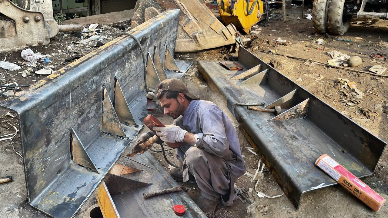 DX 140 excavator making cutter in local workshop by Pakistani mechanic ...