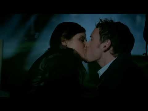 Alexandra Daddario hot scene
