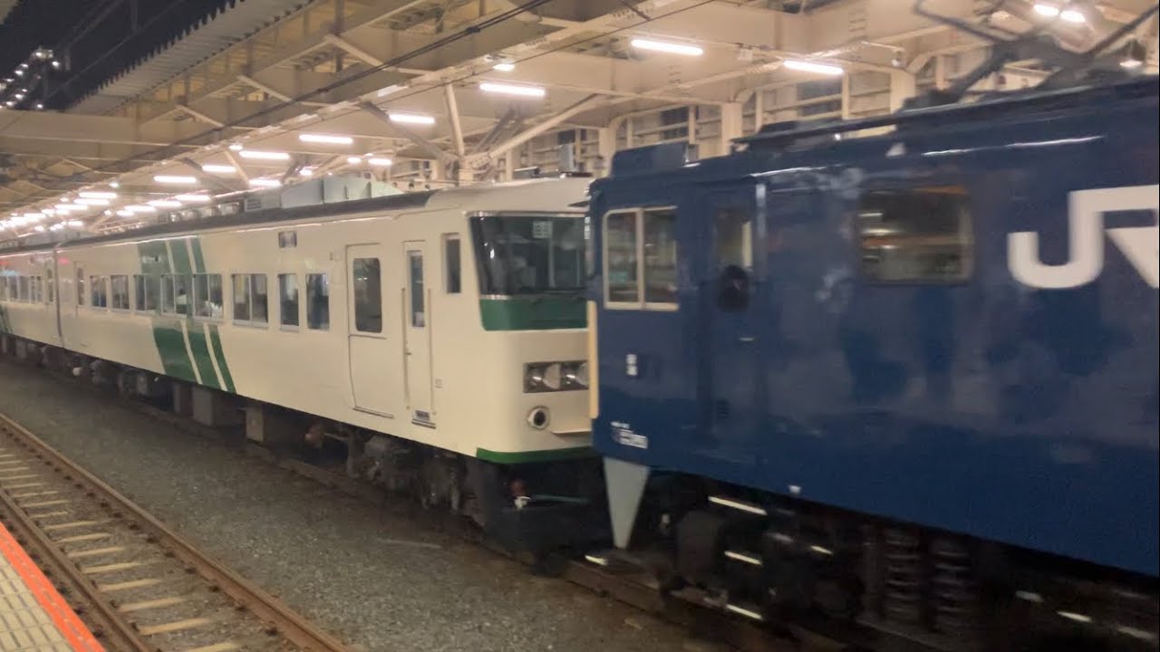 【185系 B6編成 配給輸送(廃車回送)】JR東日本 EF64形 EF64-1032+185系 B6編成 国立駅 通過 (配9520) - YouTube