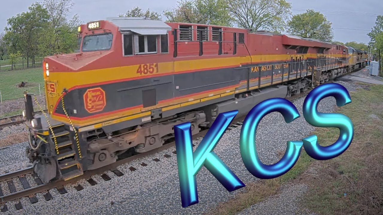 "KCS & UP" Power Mix Dash Train on Greenville Subdivision - YouTube