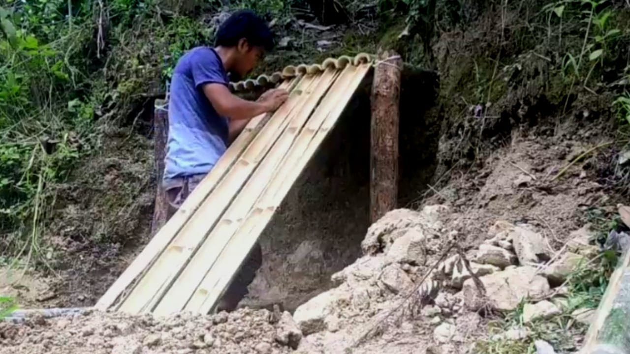 SOLO CAMPING, MEMBUAT SHELTER YANG AMAN DI PINGGIR TEBING | BUSHCRAFT ...