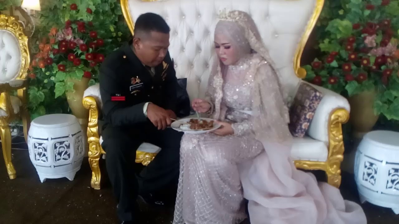 INDAHNYA PENGANTIN MAKAN SATE BERSAMA 2019 - YouTube