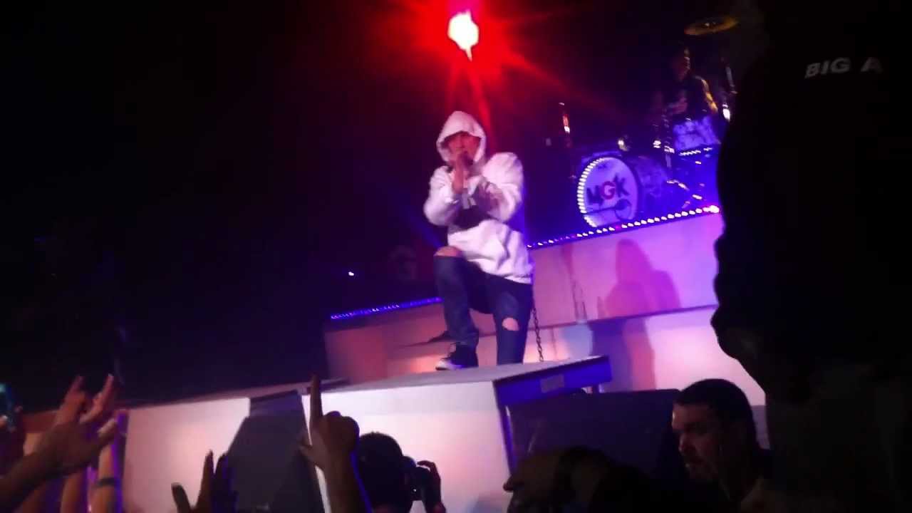 MGK - Edge Of Destruction live at Headliners in Toledo, OH The Lace Up ...