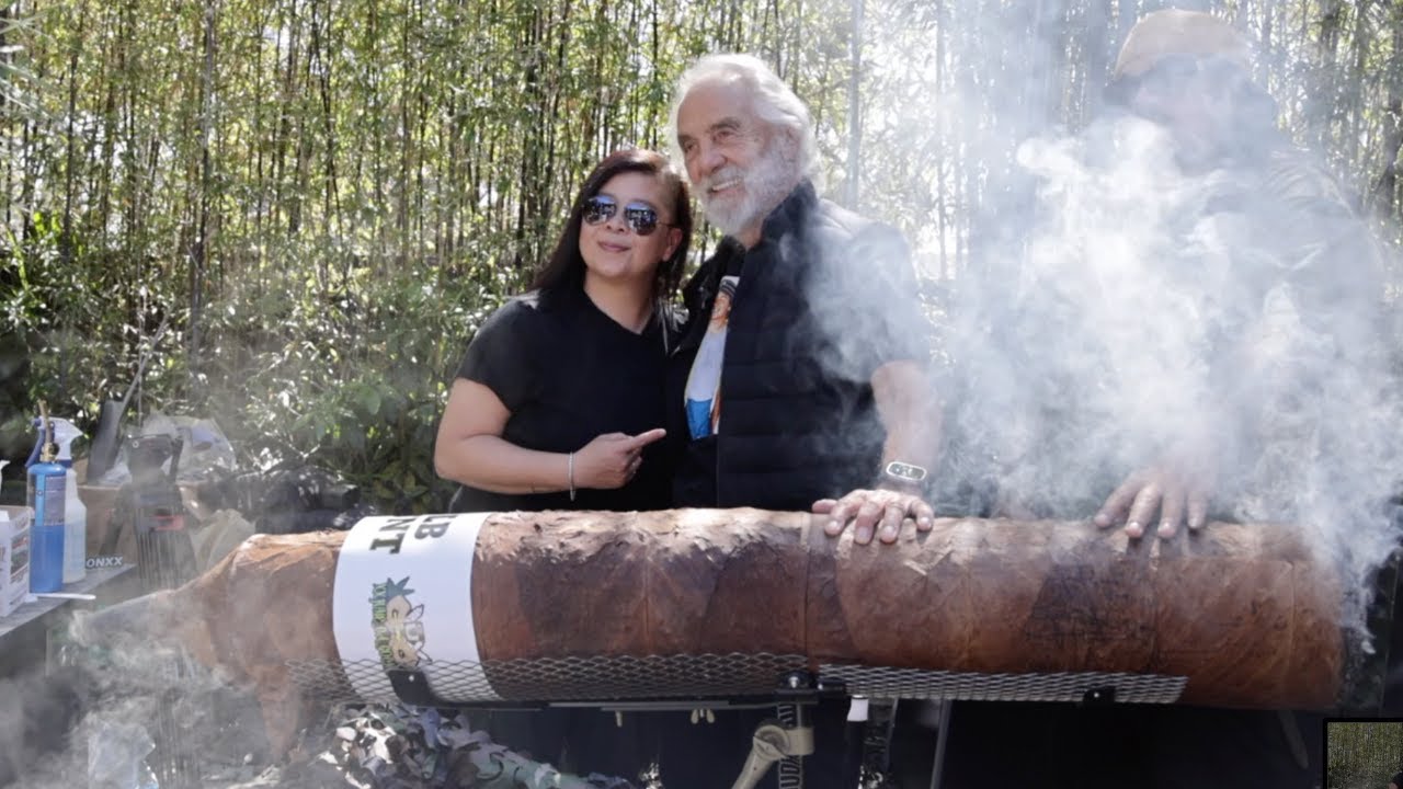 Tommy Chong Smokes the World's Largest Blunt - YouTube