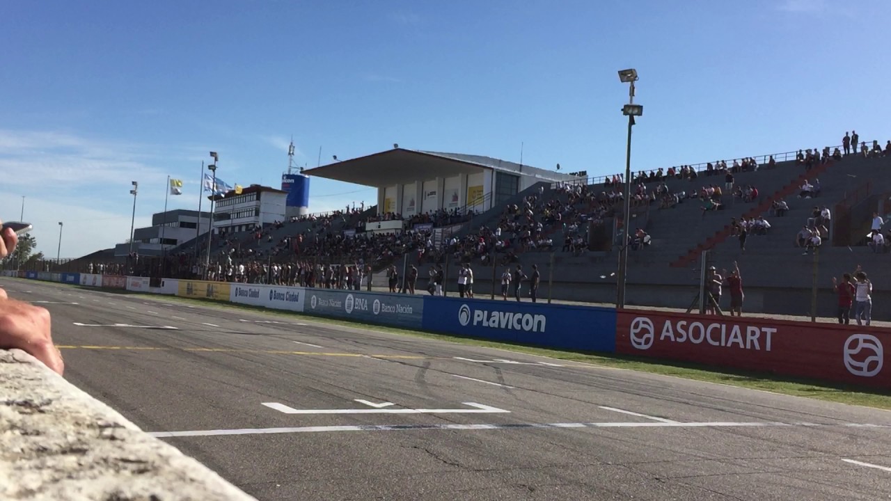 Pasadas Ferraris a fondo 2 - Autodromo Galvez - Premium Track Day - YouTube