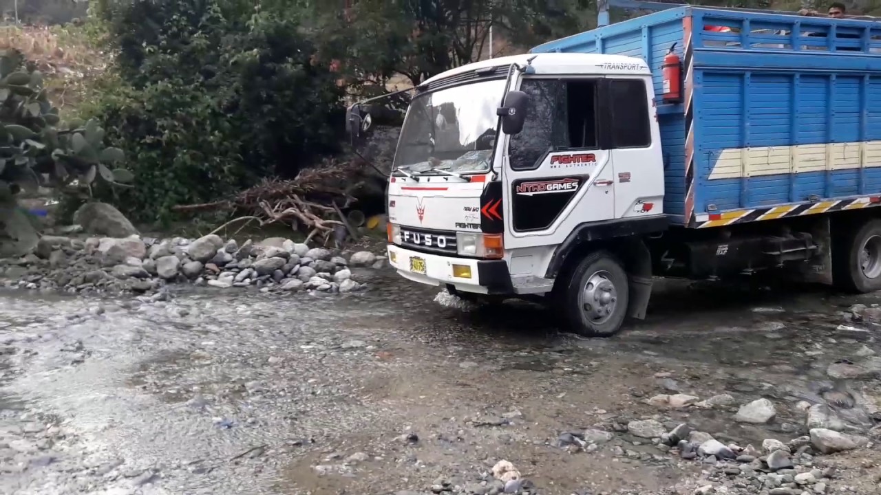 Fuso fighter 6d15 - YouTube