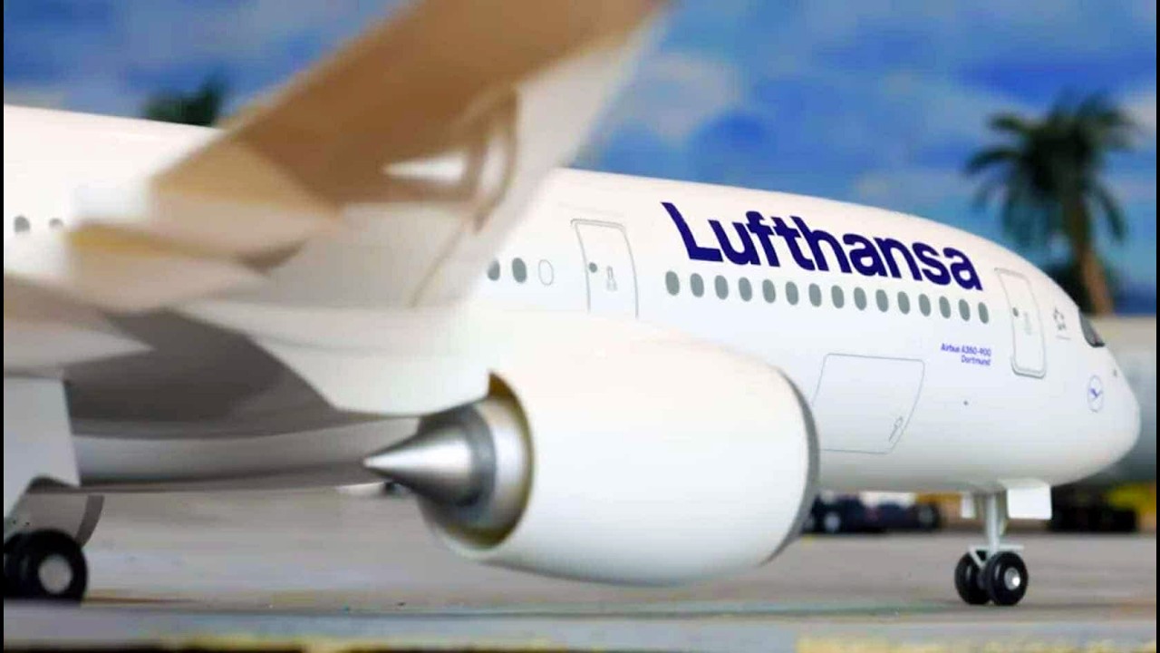 Huge Plane Crash caused by Fly- Stop Motion Airport Animation Short ...
