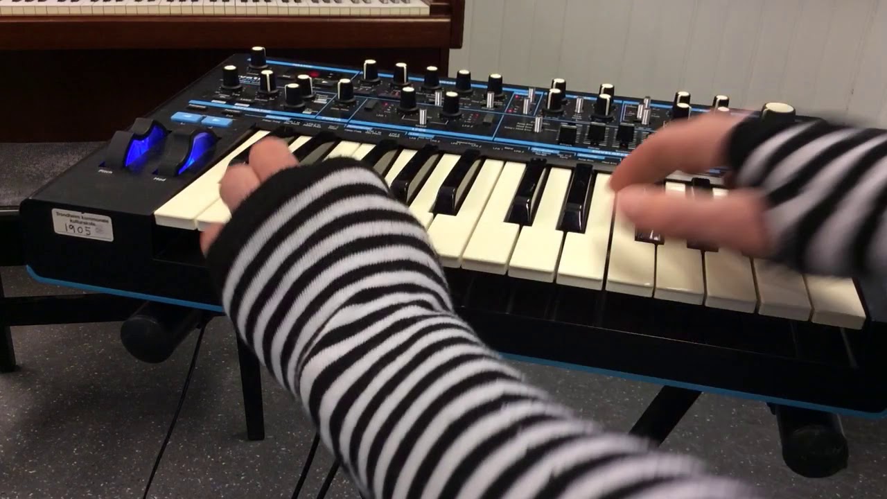 How to make a pluck sound. Minilogue, Sub37, System8, BS2 and Juno106 ...