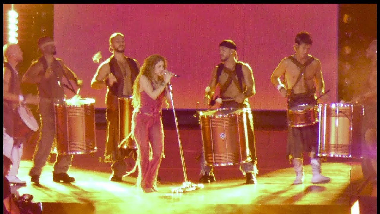 Shakira - Objection (Tango) - Live from The Las Mujeres Ya No Lloran ...