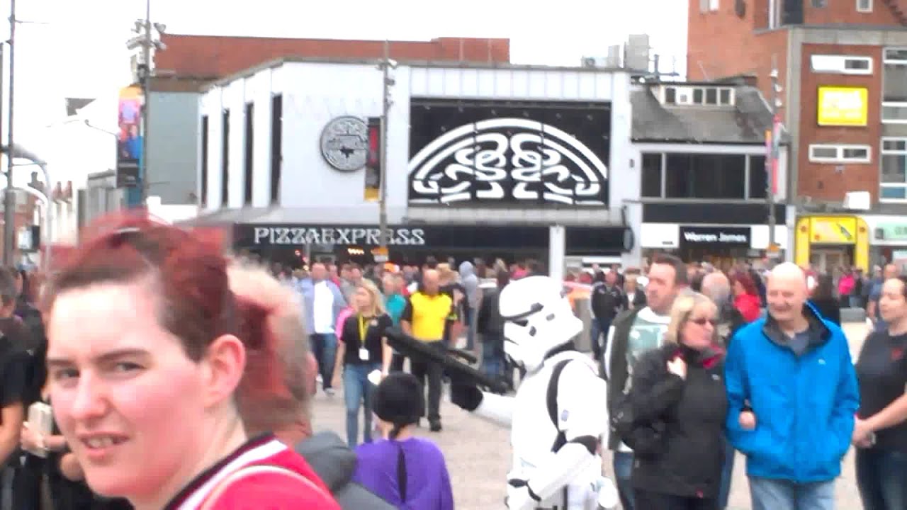The queue for Blackpool Comic Con - YouTube